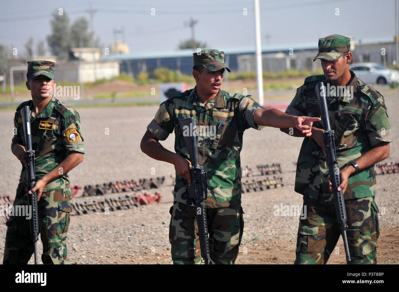 An Iraqi army lieutenant, currently a ranger student, teaches a room ...