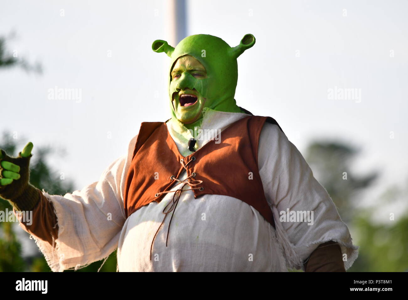 Kids and volunteers from the Delaware Army and Air National Guard enjoy ...
