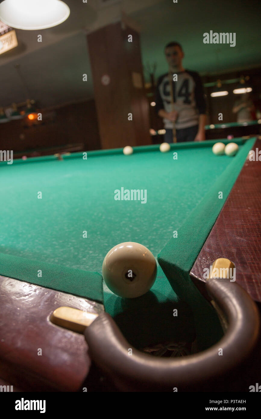 People playing pool billiards hi-res stock photography and images - Alamy