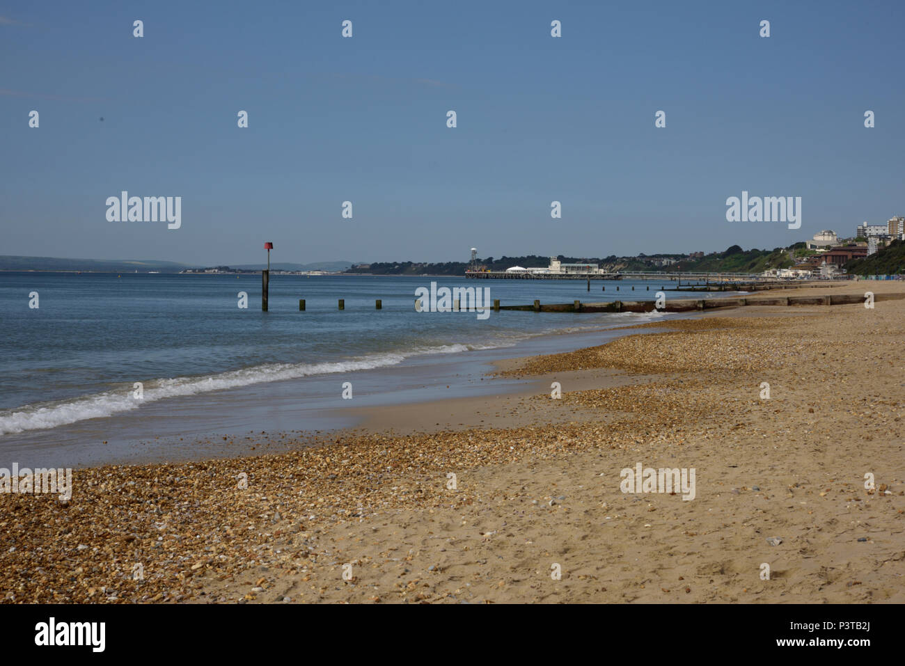 Bournemouth west beach and cliffs hi-res stock photography and images ...