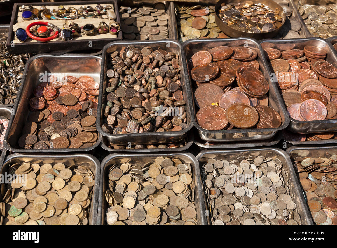 Chor Bazaar Mumbai Stock Photos & Chor Bazaar Mumbai Stock Images - Alamy