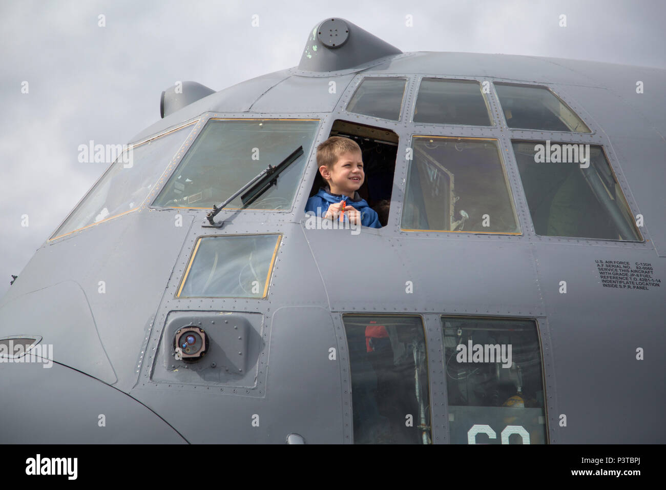 Cockpit doors open hi-res stock photography and images - Alamy