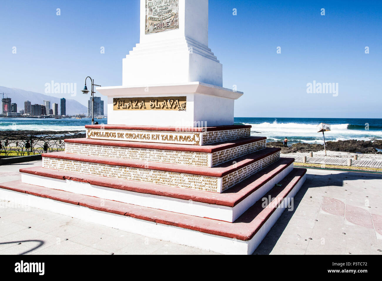 IQUIQUE, CHILE - 17.11.2015: PLAZA SLAVA - Monumento aos imigrantes ...