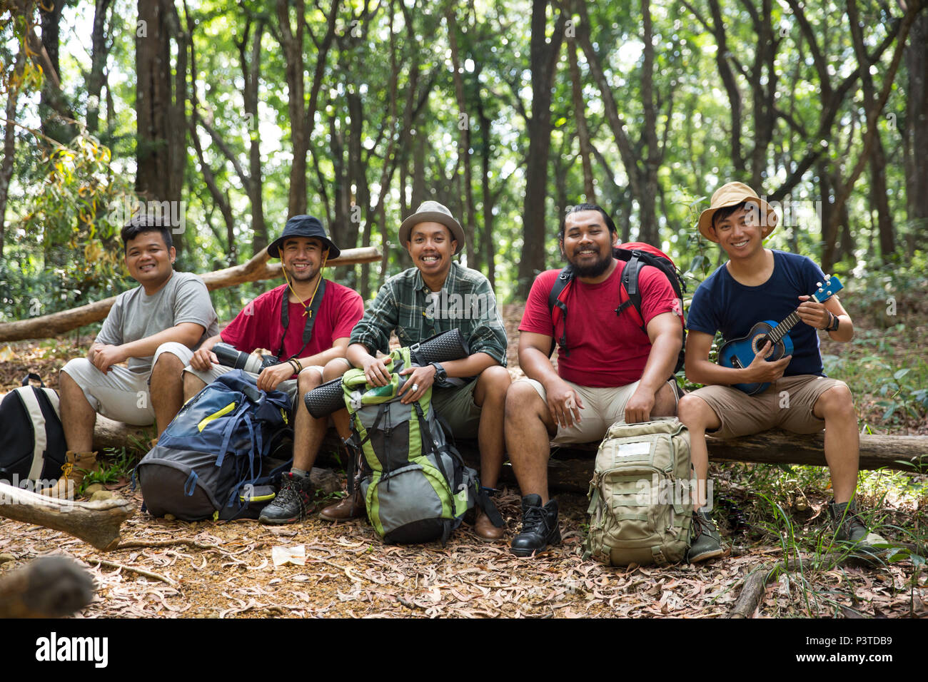 Friends hiking hi-res stock photography and images - Alamy