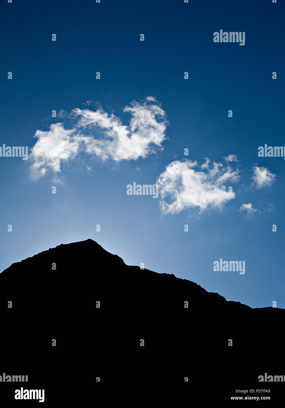 Snowdon silhouette hi-res stock photography and images - Alamy