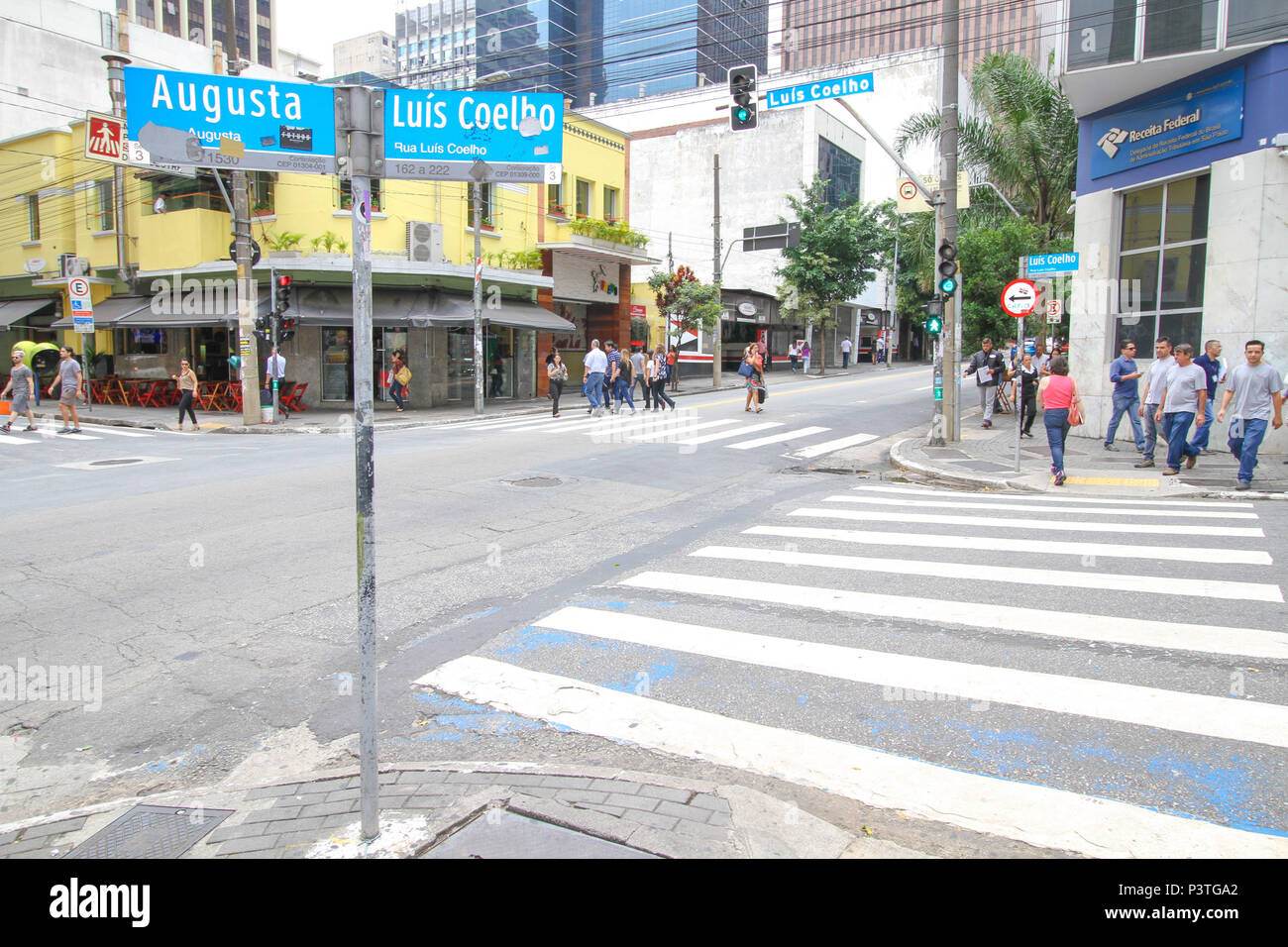 SÃO PAULO, SP – 11.02.2016: RUA AUGUSTA – Fotos da Rua Augusta em São ...