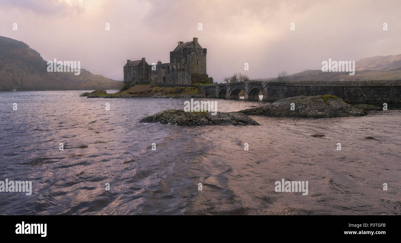 Scottish castle on an island hi-res stock photography and images - Alamy