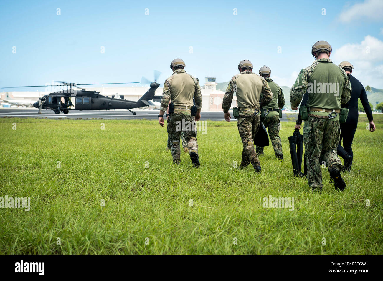 160726-N-TR141-133 MARINE CORPS BASE HAWAII (July 26, 2016) Sailors ...