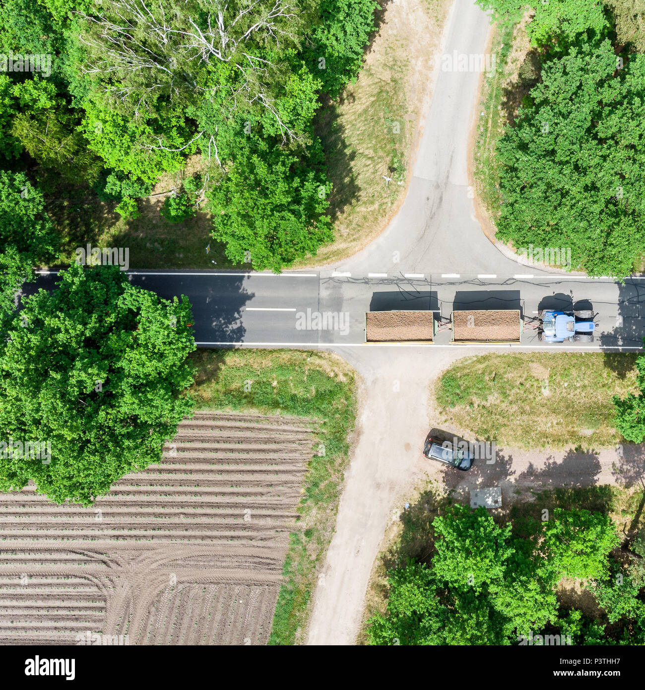 Two tractor trailers hi-res stock photography and images - Alamy