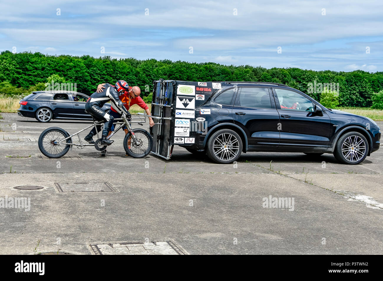 Fastest track cyclist hi-res stock photography and images - Alamy