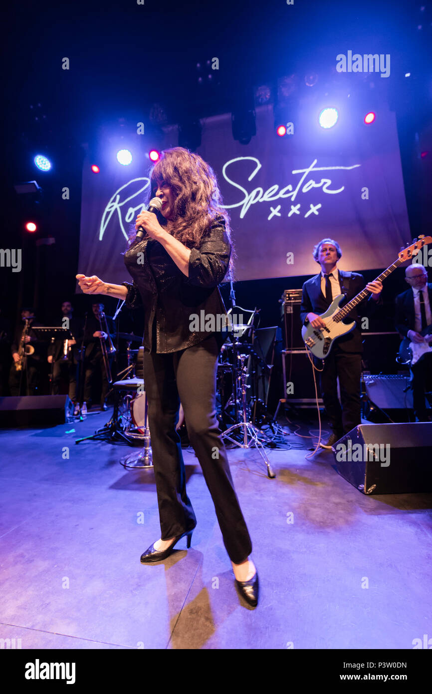 The ronettes hi-res stock photography and images - Alamy