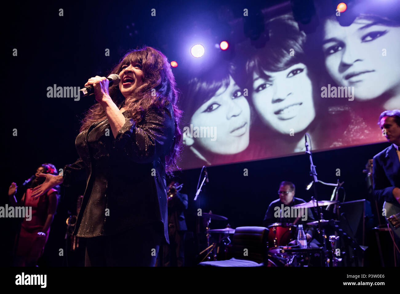 The ronettes hi-res stock photography and images - Alamy