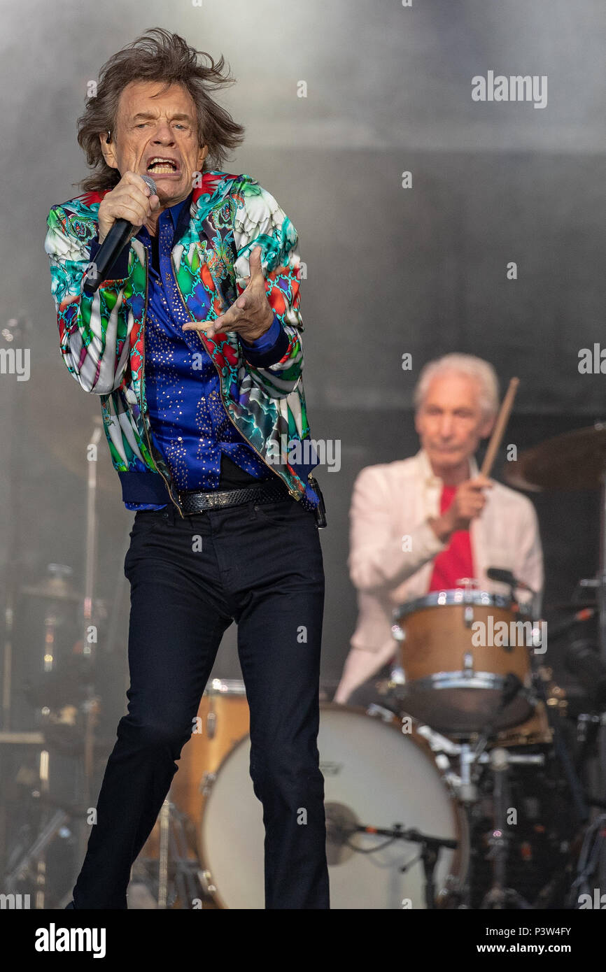 Mick jagger on stage with guitar hi-res stock photography and images ...
