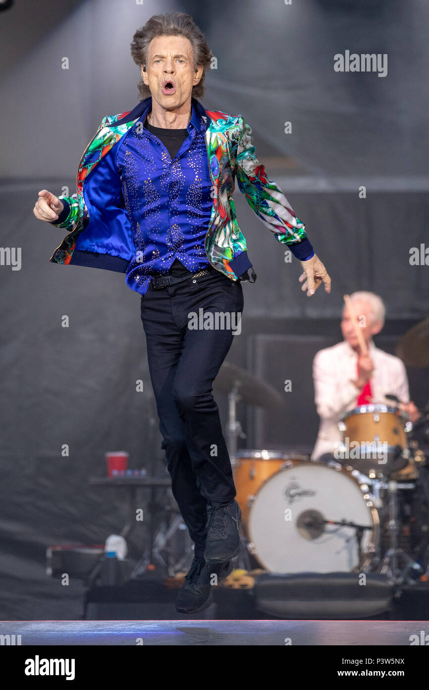 Mick jagger on stage with guitar hi-res stock photography and images ...