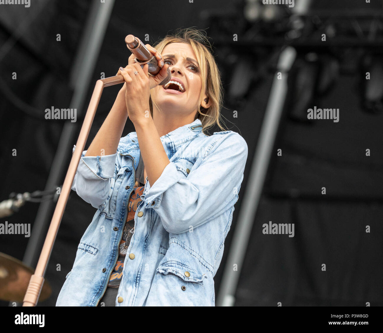 Oshkosh, Wisconsin, USA. 19th June, 2018. Country singer CARLY PEARCE ...