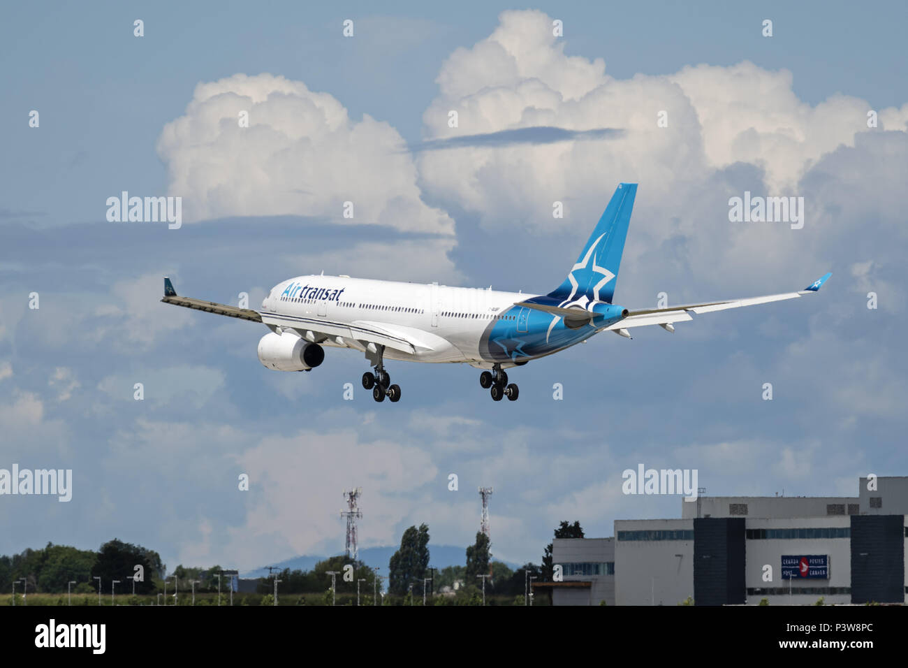 Richmond, British Columbia, Canada. 10th June, 2018. An Air Transat ...