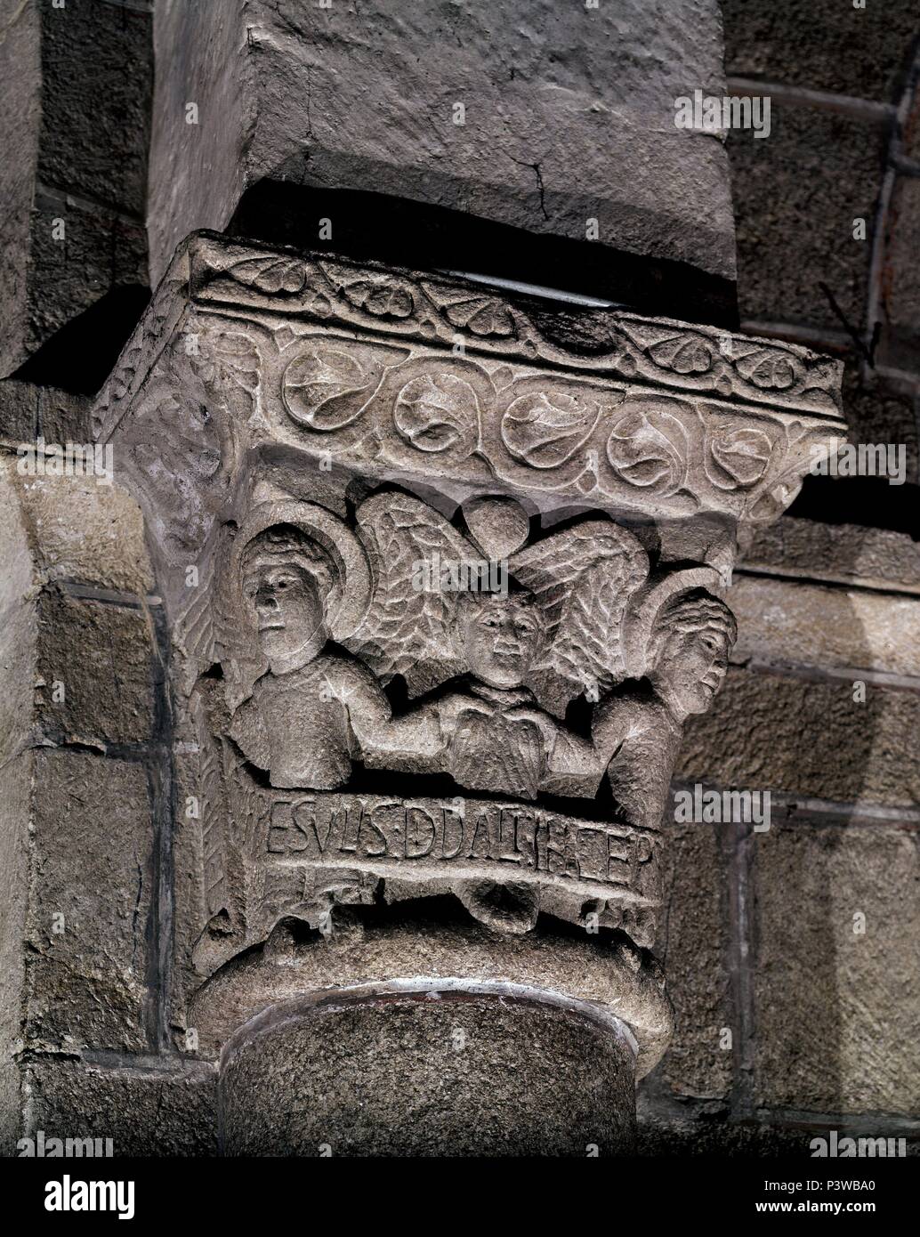 CAPILLA DEL SALVADOR- CAPITEL ROMANICO- HACIA 1090. Location: CATEDRAL ...