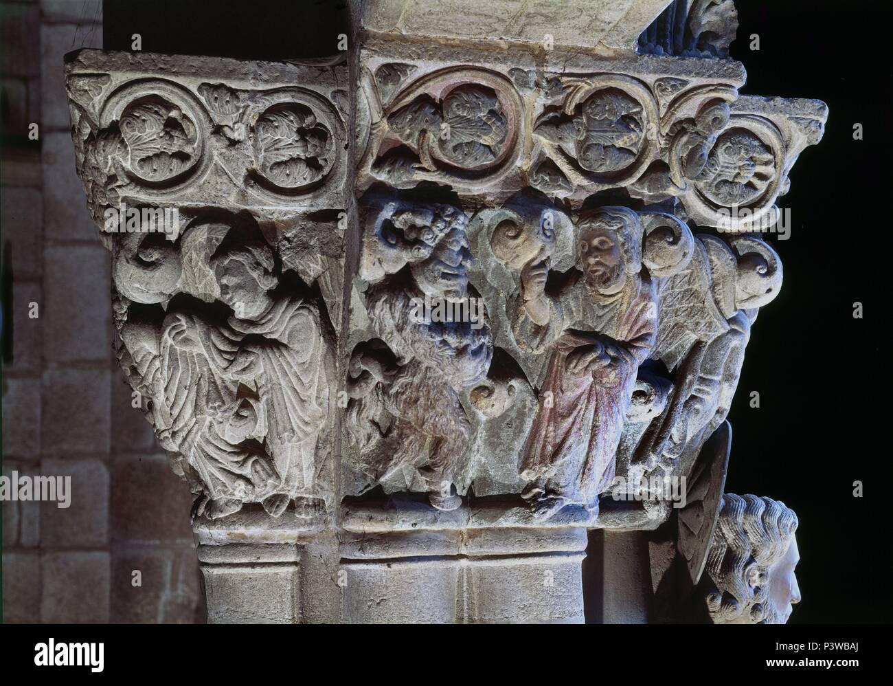 CAPITEL INTERIOR DE LA COLUMNA DEL PARTELUZ DEL PORTICO DE LA GLORIA ...