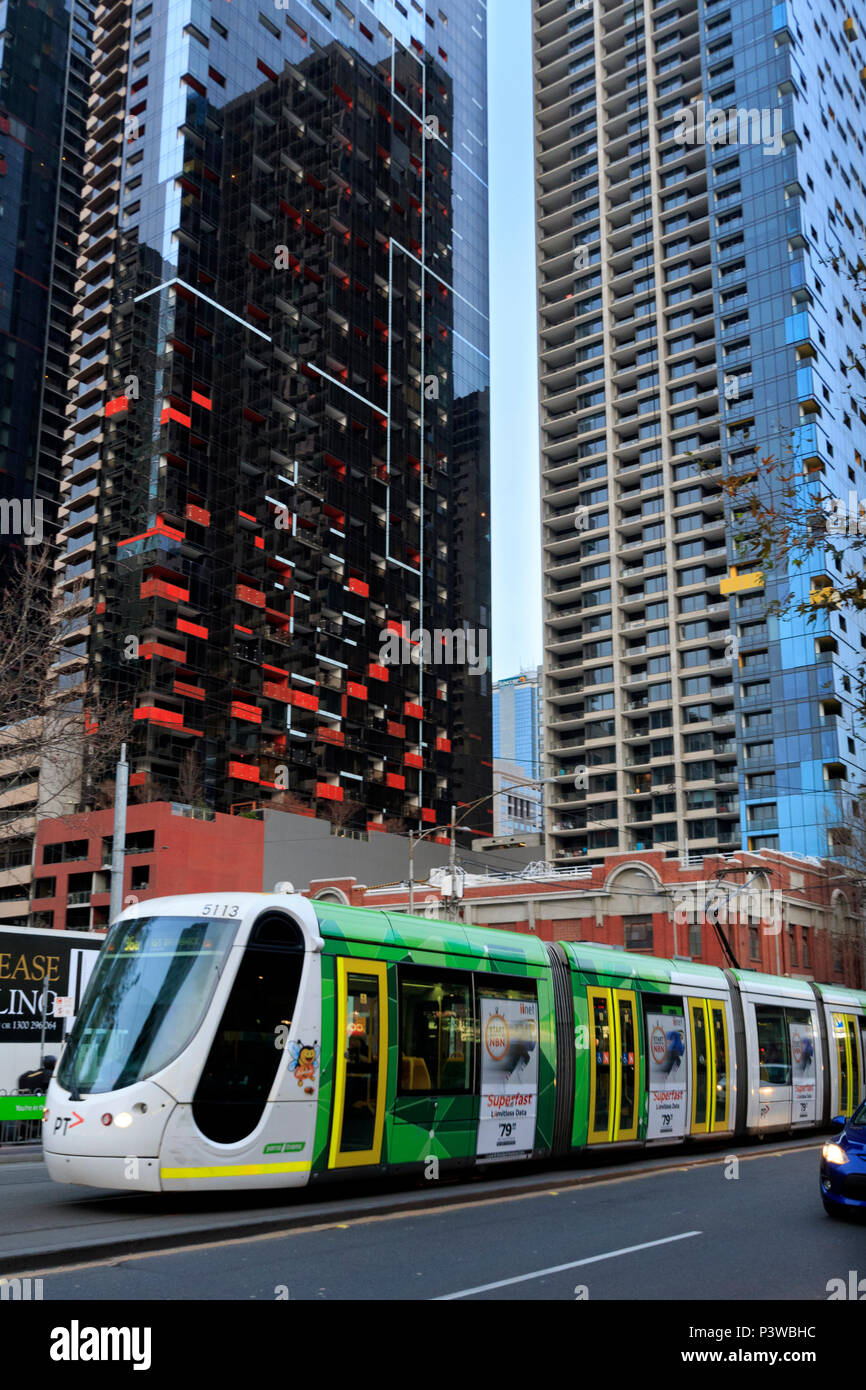 Australia, Melbourne, Victoria, green tram Stock Photo - Alamy