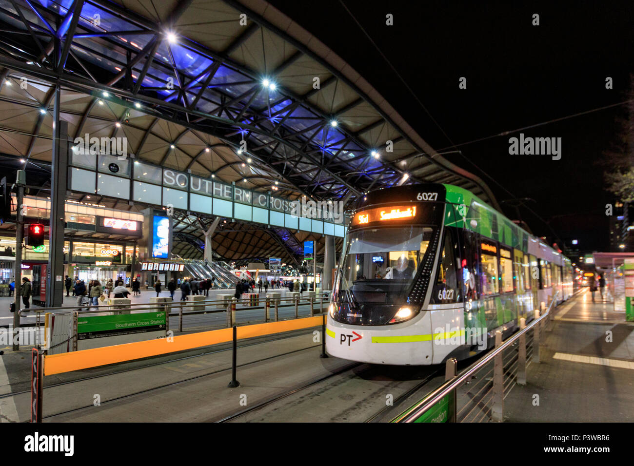 Australia, Melbourne, Southern Cross railway station, Victoria, green ...