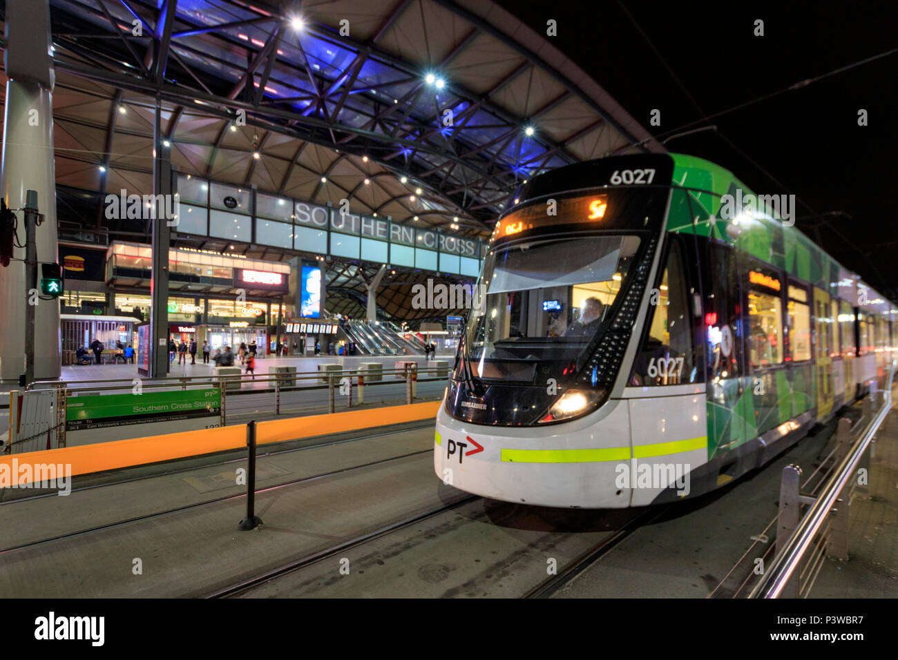 Australia, Melbourne, Southern Cross railway station, Victoria, green ...