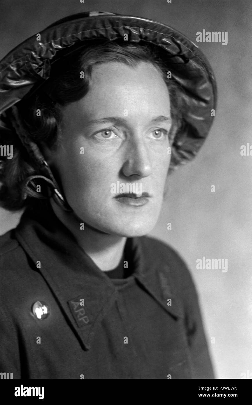 Woman home defence wwii hi-res stock photography and images - Alamy