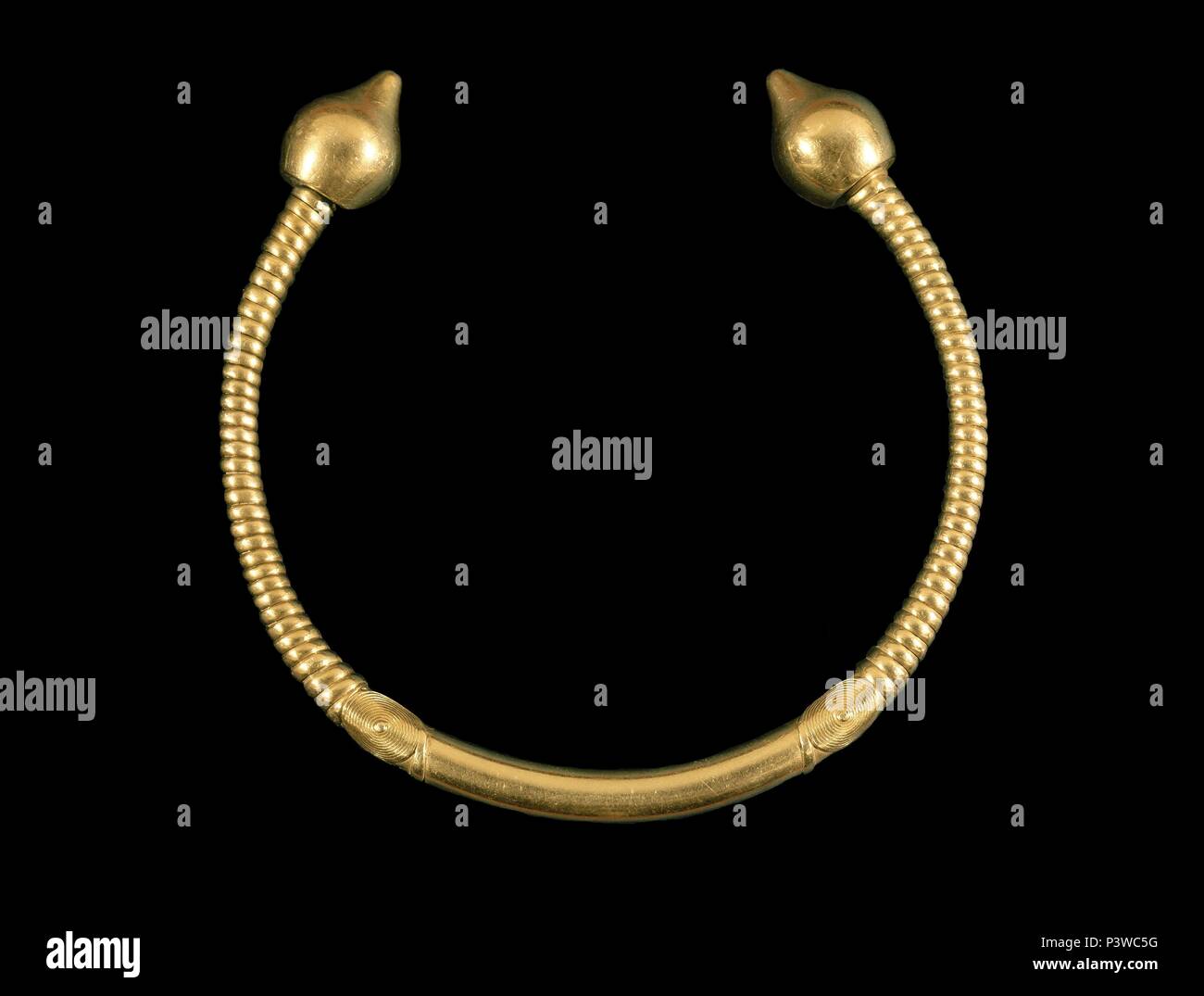 Torques celtas hi-res stock photography and images - Alamy