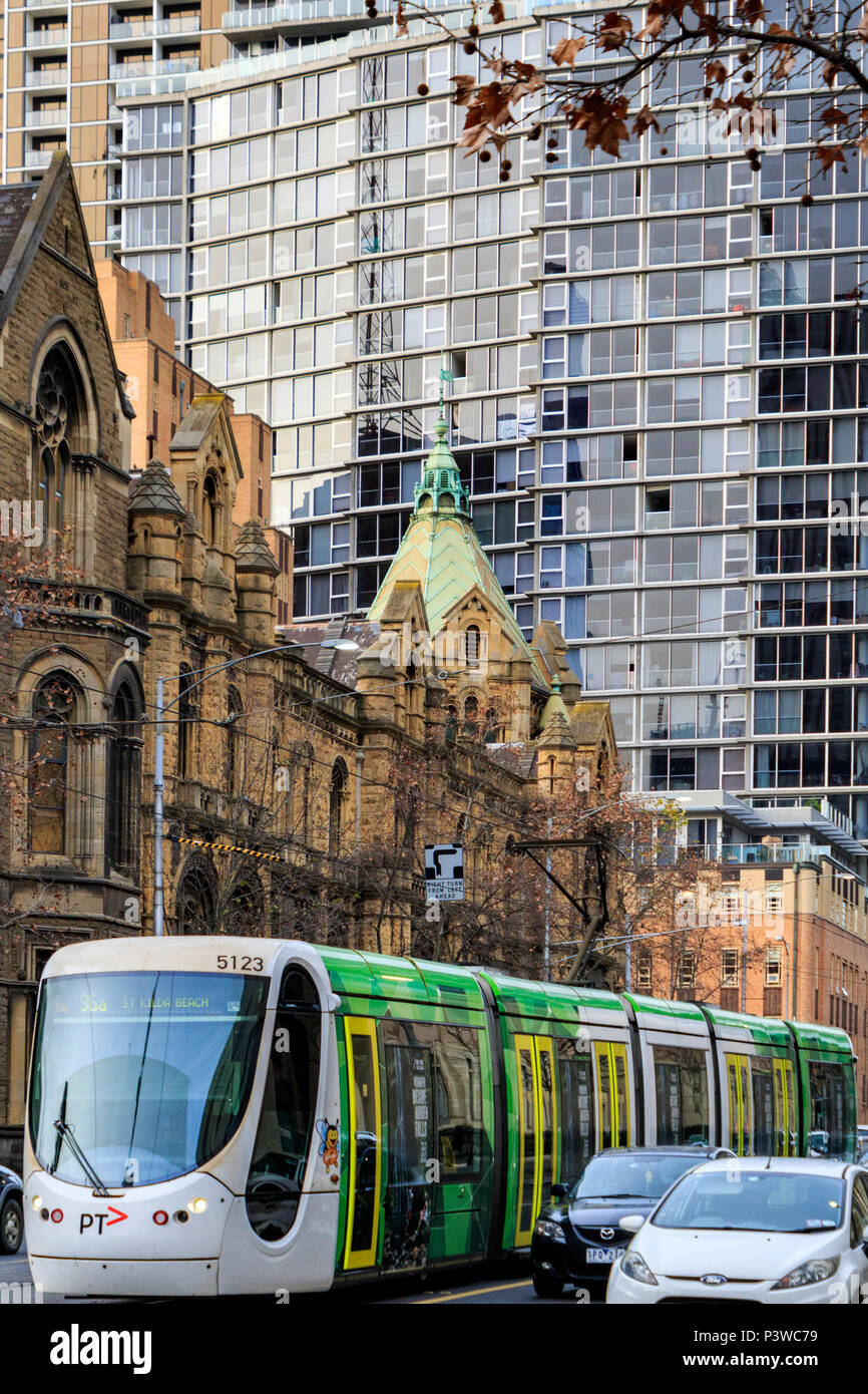 Australia, Melbourne, Victoria, green tram Stock Photo - Alamy