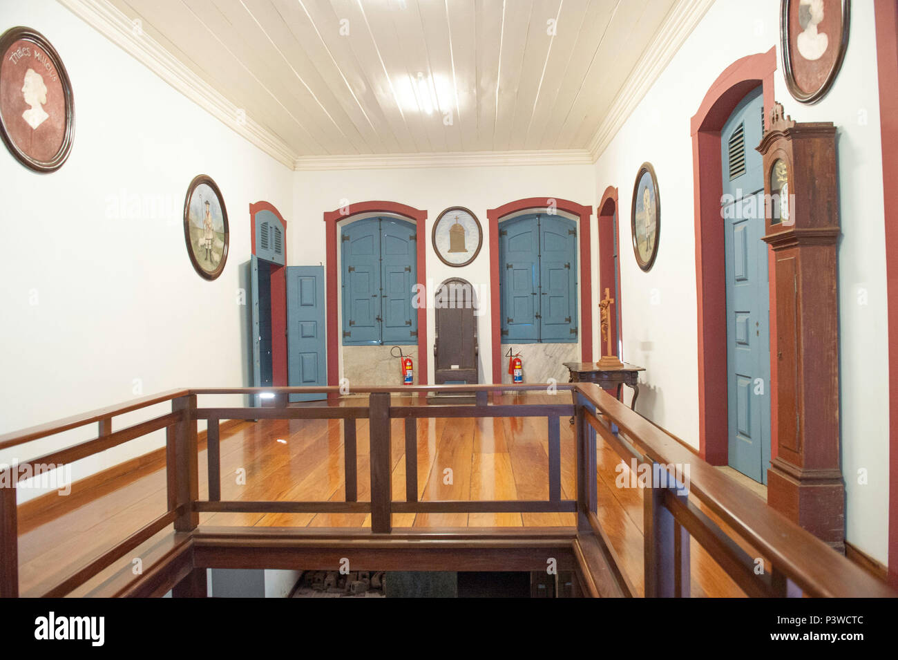 MARIANA, MG - 23.09.2015: TRONO DE DOM FREI MANUEL DA CRUZ - Trono ...