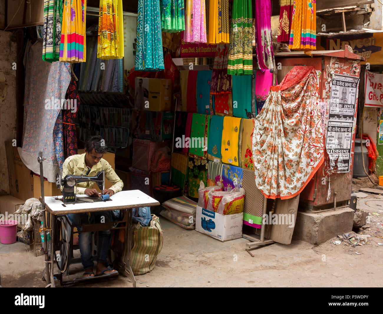 Indian man old sewing machine hi-res stock photography and images - Alamy