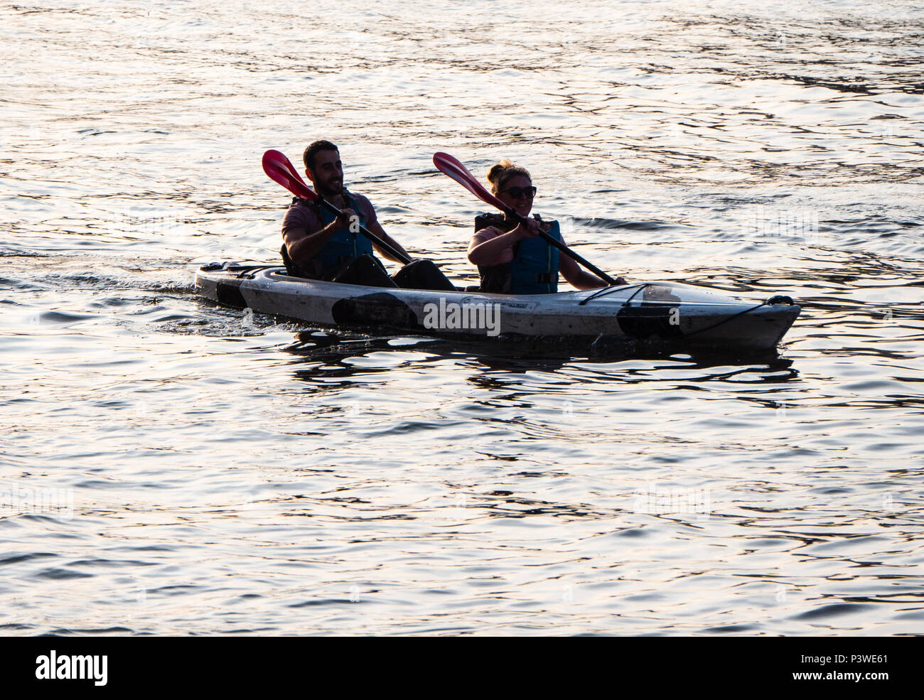 Thames kayaking hi-res stock photography and images - Alamy