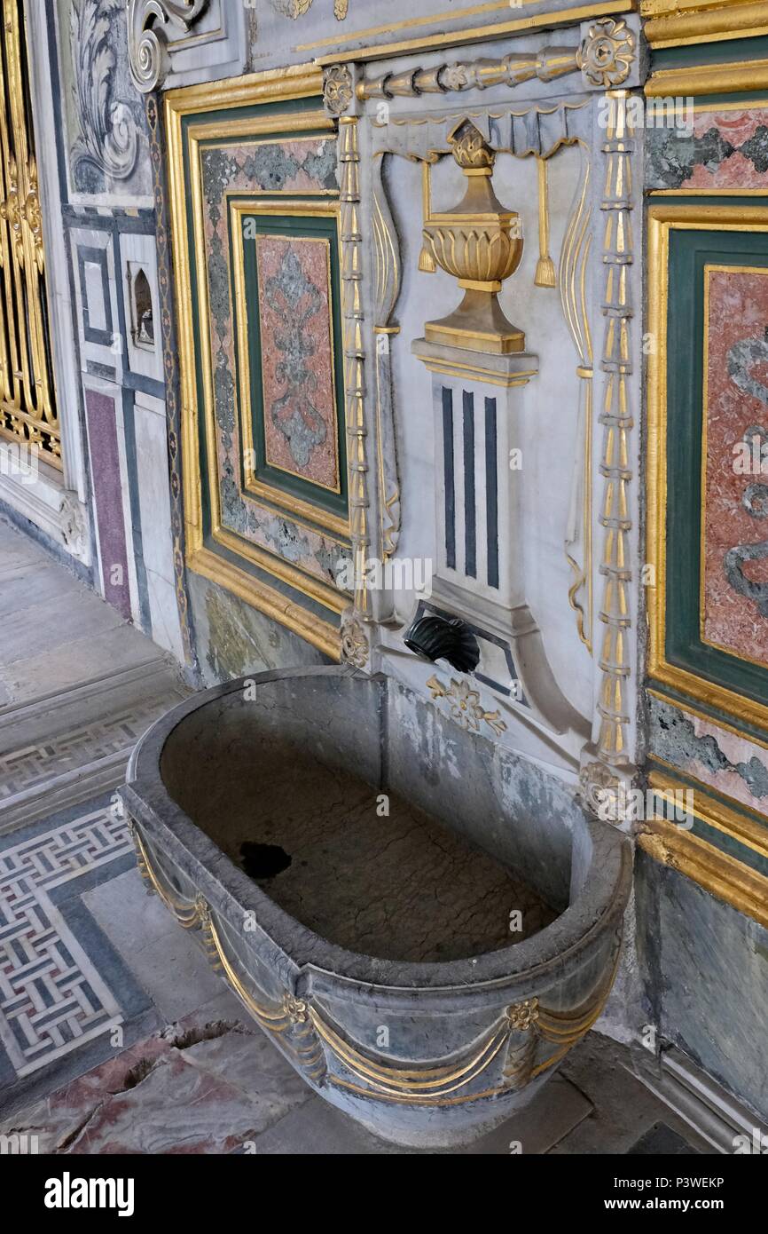 ISTANBUL, TURKEY - MAY 27 : Water feature at Topkapi Palace and Museum ...