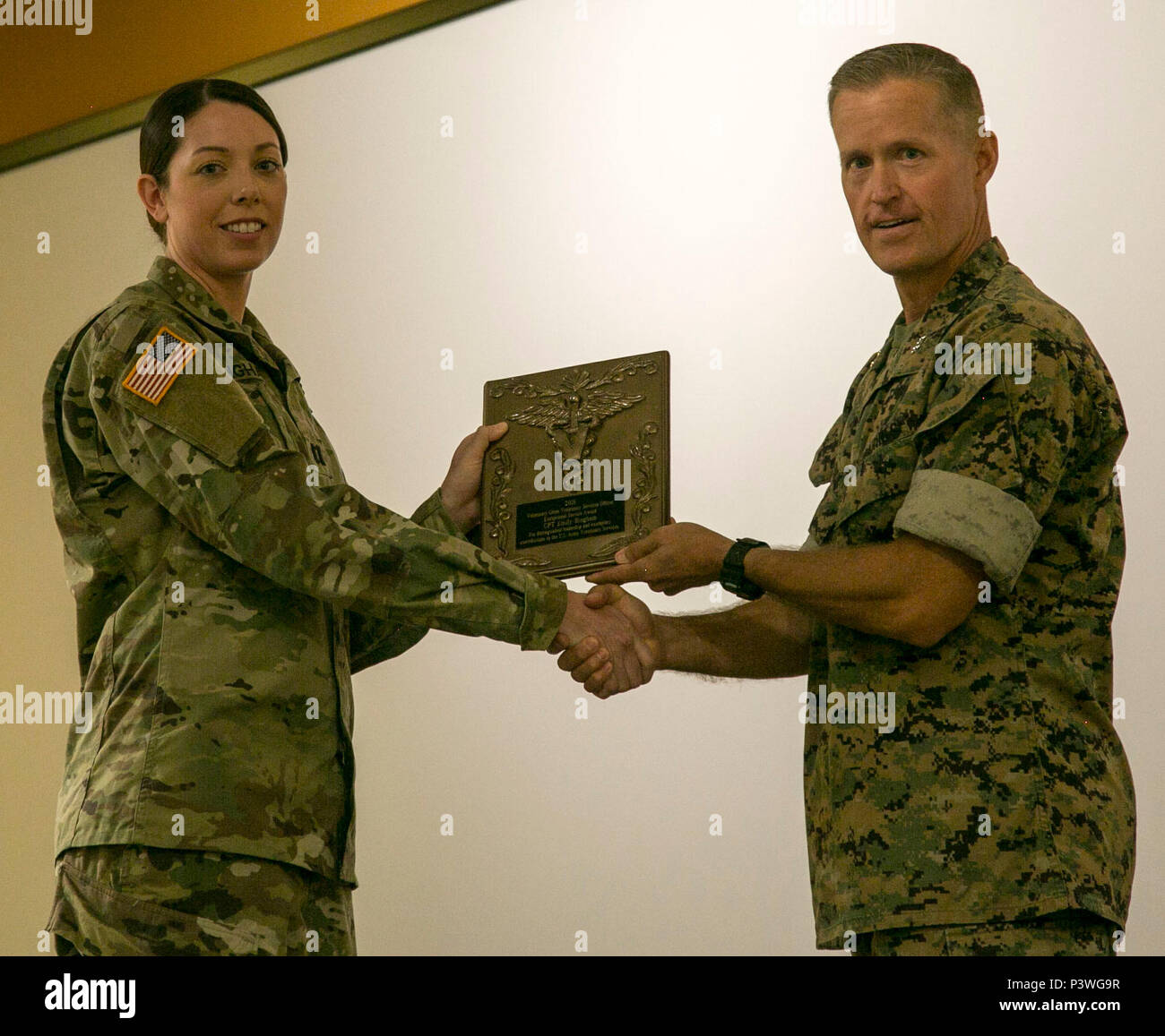 MARINE CORPS BASE CAMP LEJEUNE, N.C. – Major Gen. Carl E. Mundy III and ...