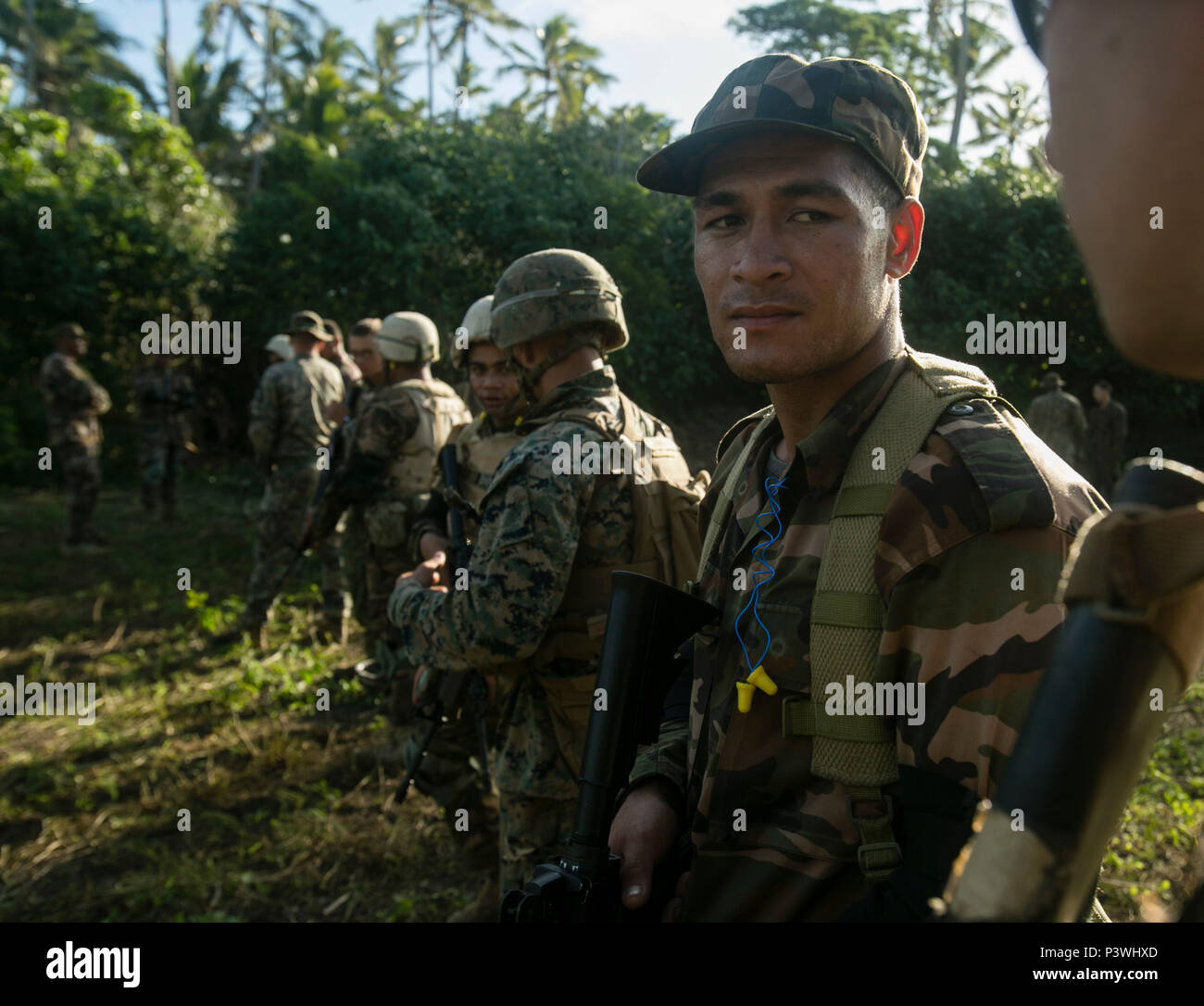 Tongan soldiers hi-res stock photography and images - Alamy