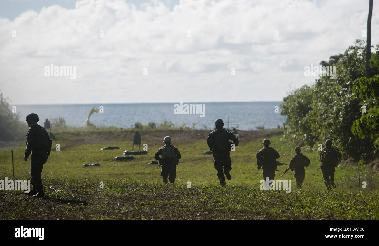 Tongan soldiers hi-res stock photography and images - Alamy