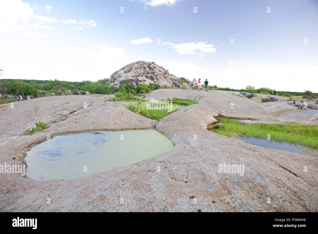 INDEPENDÊNCIA, CE - 21.04.2016: PEDRA LISA - Vista do ponto turístico ...