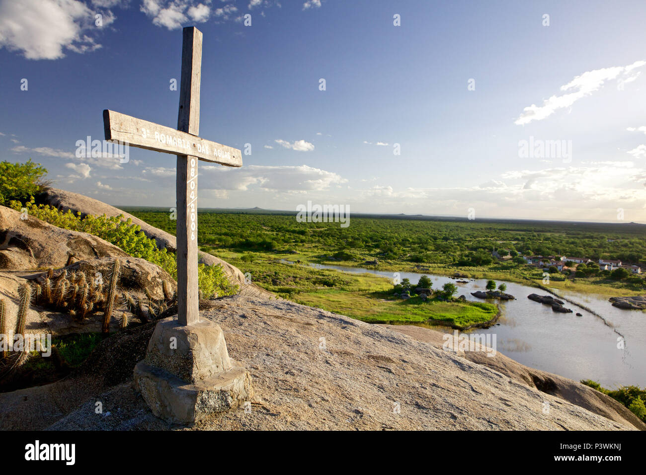 INDEPENDÊNCIA, CE - 21.04.2016: PEDRA LISA - Vista do ponto turístico ...