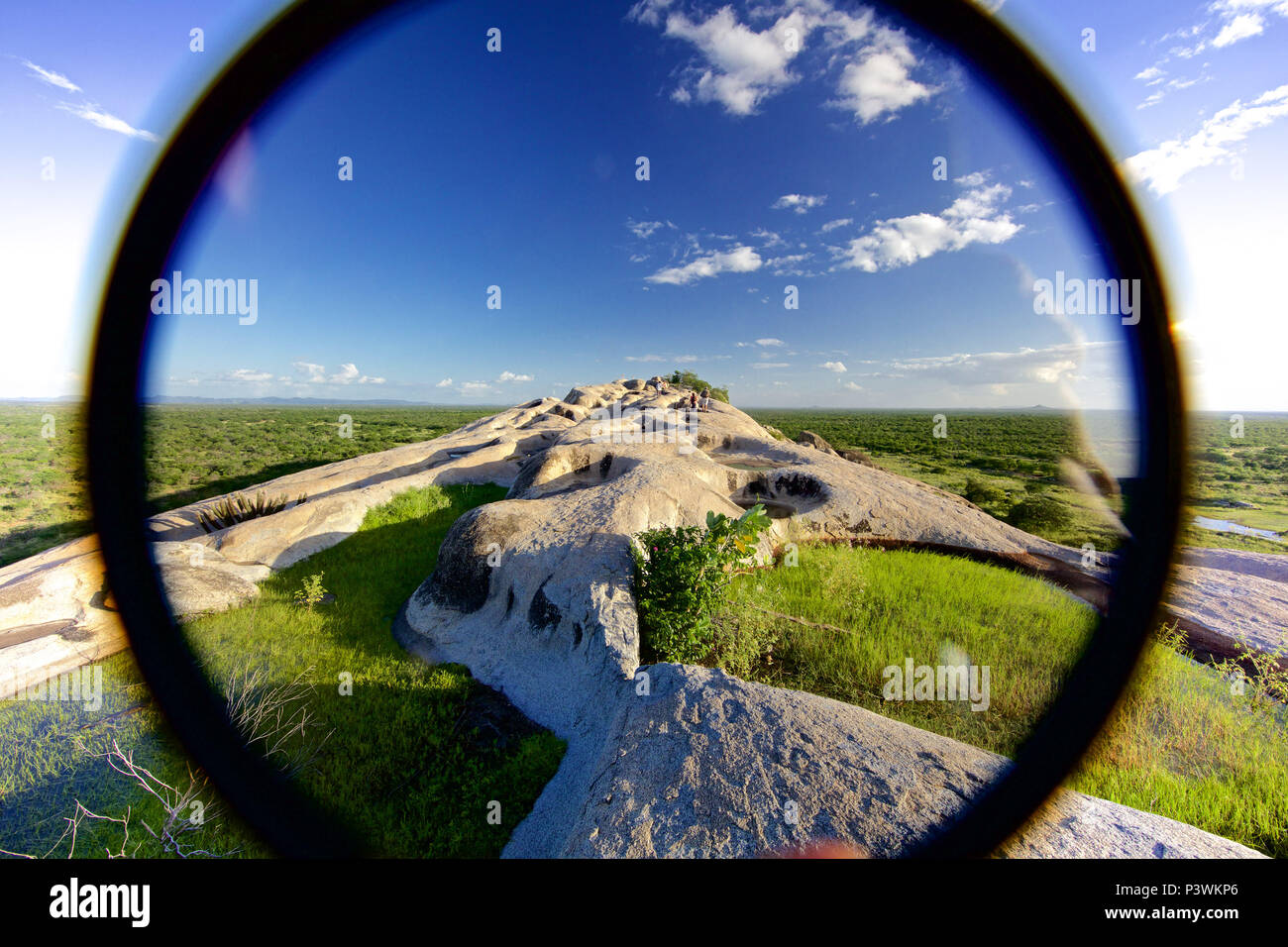 INDEPENDÊNCIA, CE - 21.04.2016: PEDRA LISA - Vista do ponto turístico ...