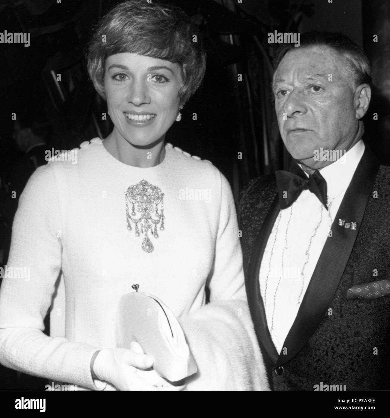 Year: 1943. Stars: JULIE ANDREWS; GEORGE JESSEL Stock Photo - Alamy