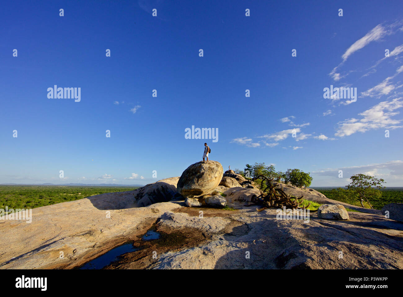 INDEPENDÊNCIA, CE - 21.04.2016: PEDRA LISA - Vista do ponto turístico ...