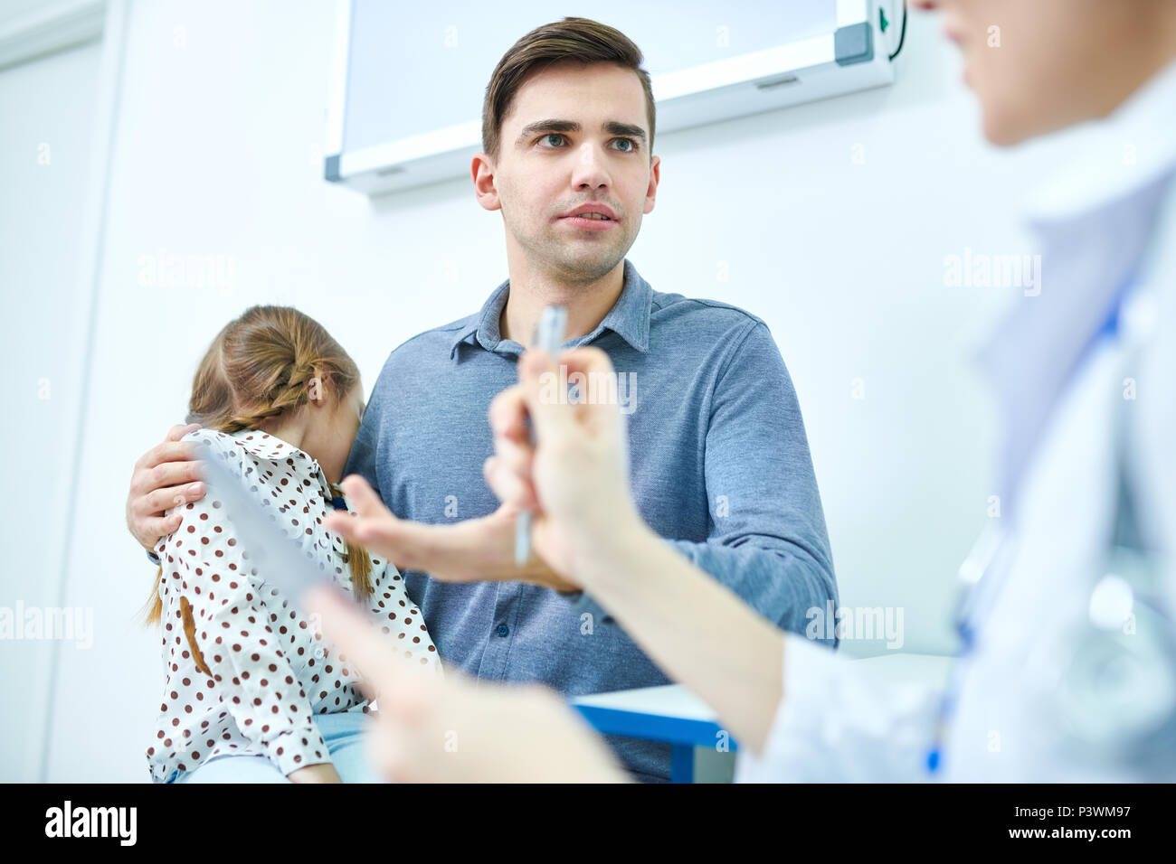 Scared hugging hi-res stock photography and images - Alamy