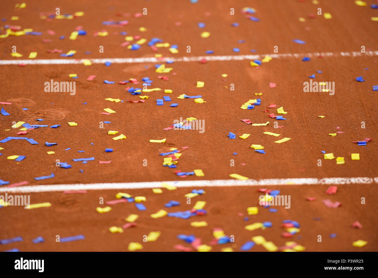 Detail show with confetti on a tennis clay court Stock Photo - Alamy