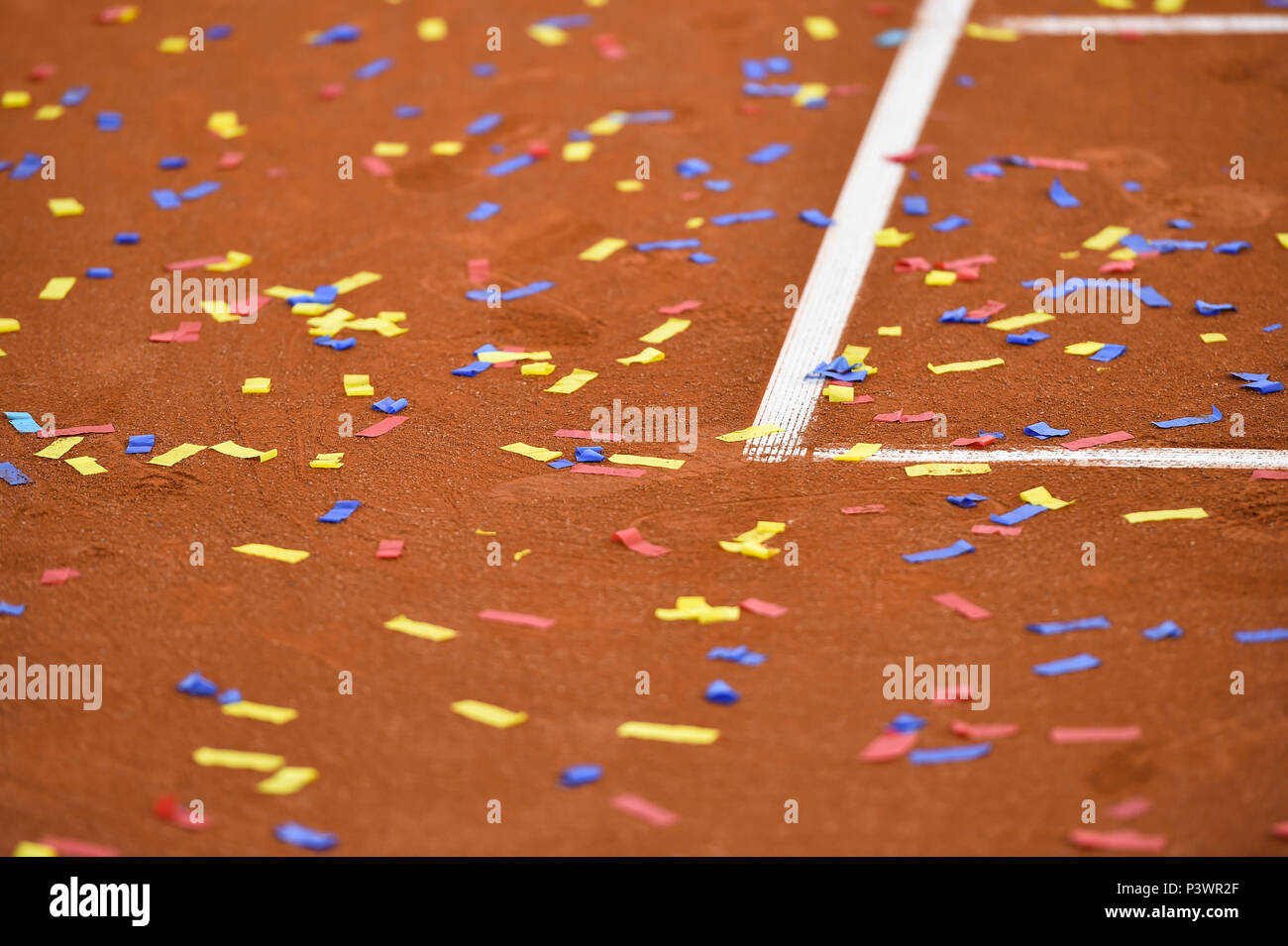 Detail show with confetti on a tennis clay court Stock Photo - Alamy