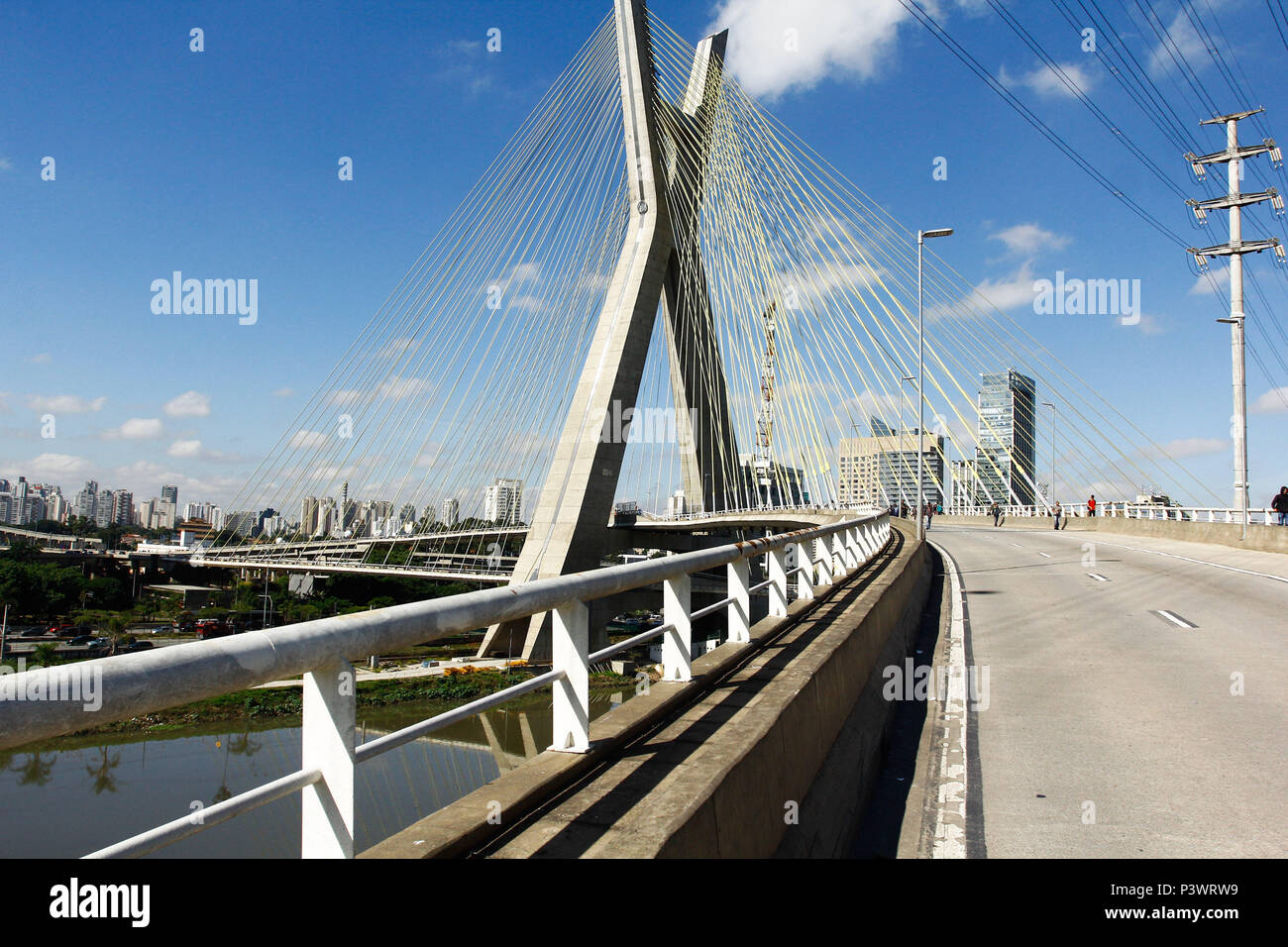 SÃO PAULO, SP - 25.05.2016: PONTE ESTAIADA - Ponte Estaiada Octavio ...