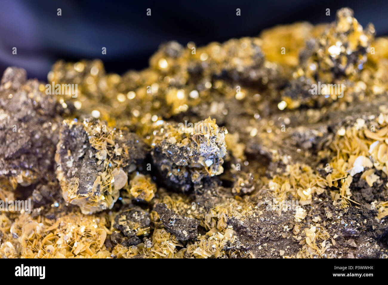 Molybdate mineral hi-res stock photography and images - Alamy