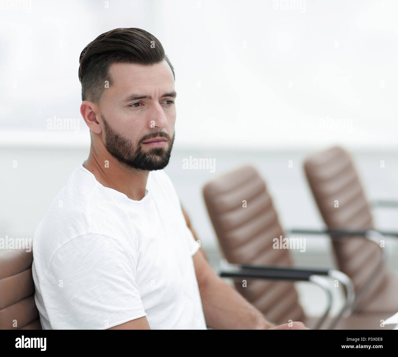 Old man sitting empty chair hi-res stock photography and images - Alamy