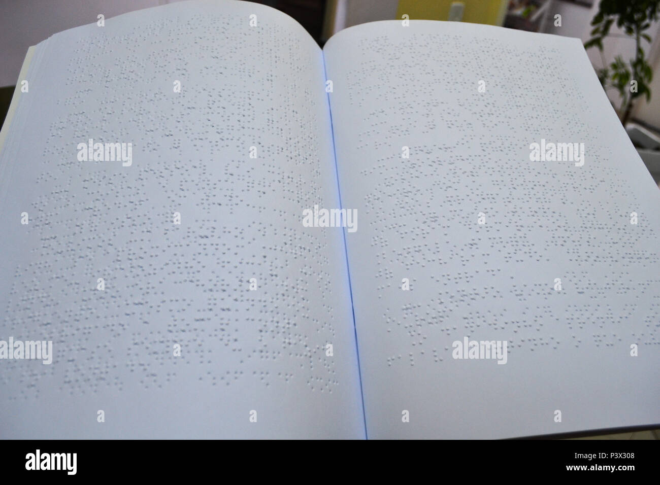 Biblioteca braille hi-res stock photography and images - Alamy
