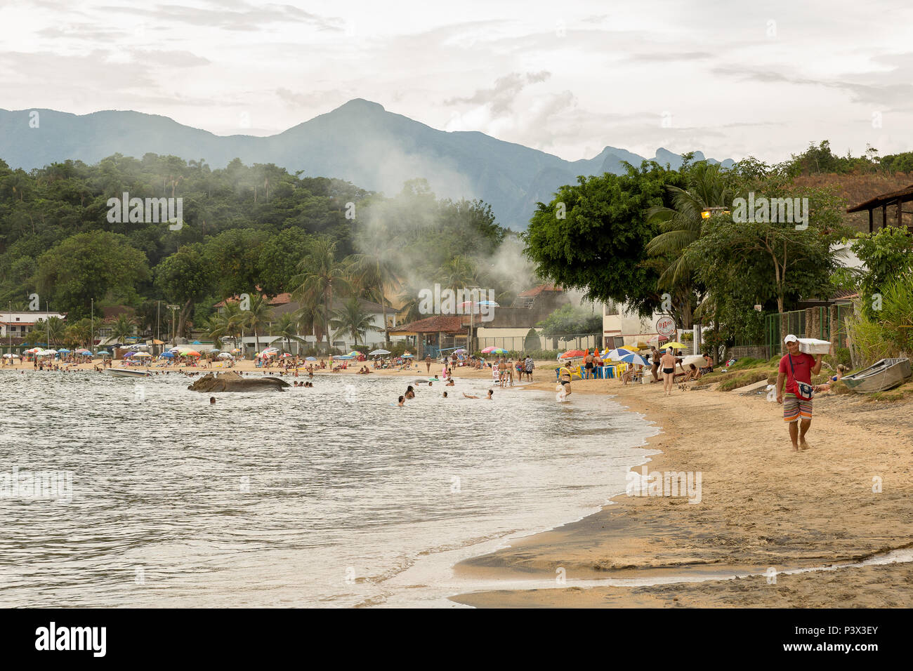 Praia da Biscaia localizada em Angra dos Reis, RJ Stock Photo - Alamy