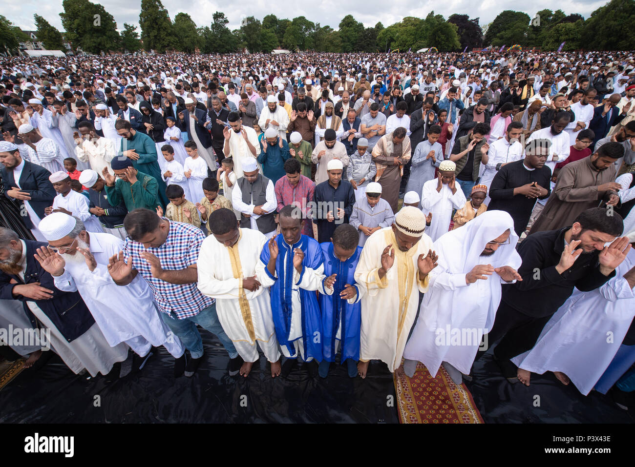 Small Heath Park, Birmingham, UK. 15th June, 2018. Pictured: Thousands ...