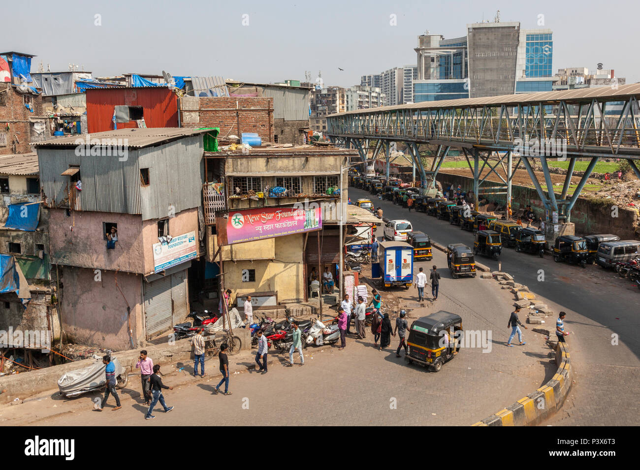 slum at Bandra East Station, Mumbai, India Stock Photo - Alamy